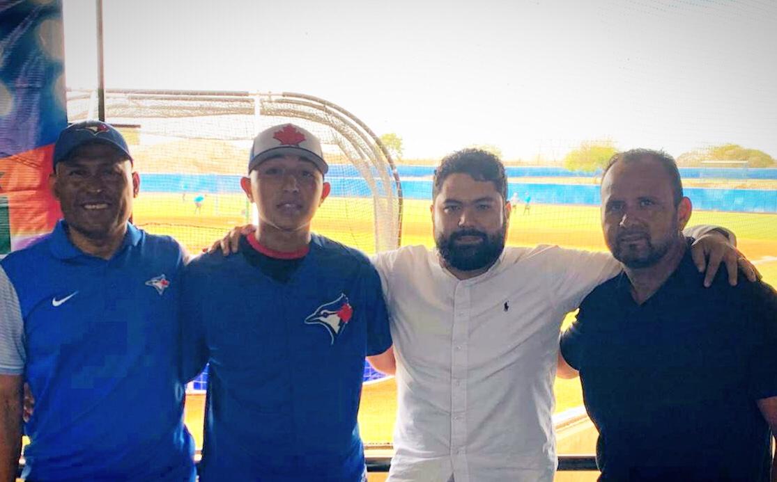 Los Azulejos de Toronto firman a Jonathan Bernal, recluta de los Leones ...
