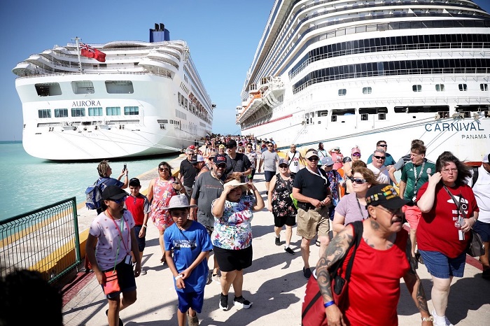 El crucero de lujo “Aurora” arriba por primera vez al puerto de ...