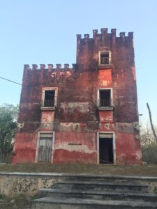 Xtabay, una comisaría cautiva por el tiempo y una leyenda maya | El Grillo