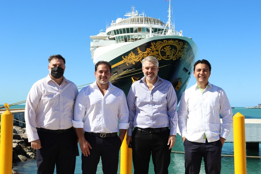 Arriba en Progreso el crucero de Disney con 1800 pasajeros y 900 ...