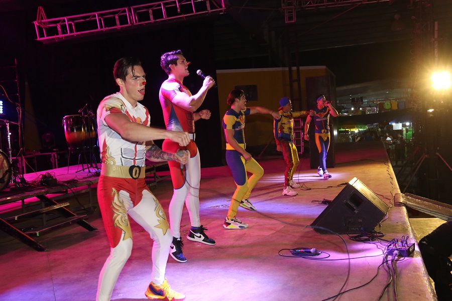 Los Wapayasos ponen el ambiente en la Feria Yucatán Xmatkuil 2022 | El ...