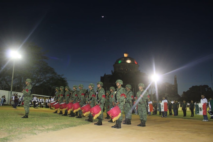 Con honores patrios, incineran dos banderas nacionales en Umán | El Grillo