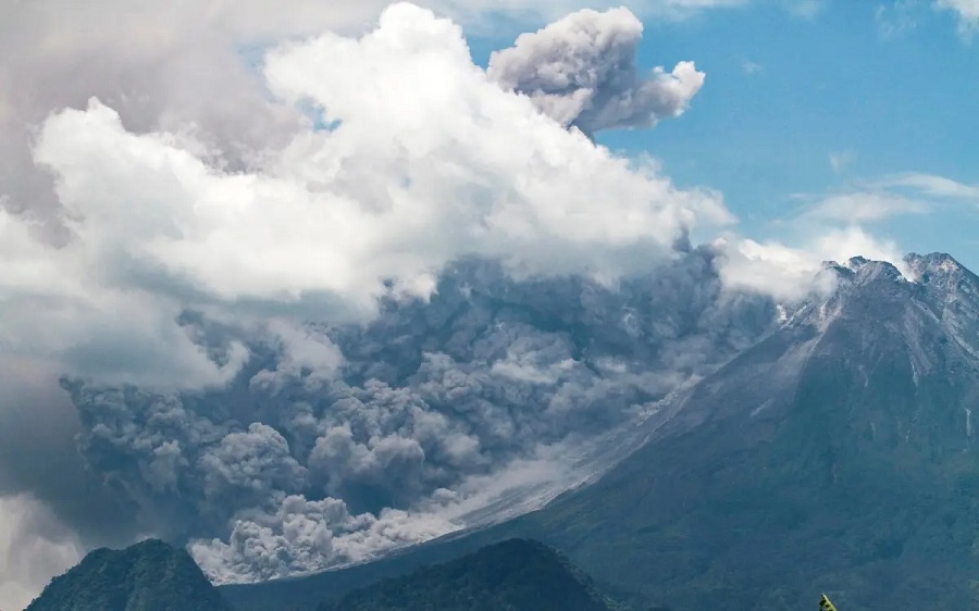 El volcán Merapi de Indonesia hace erupción | El Grillo