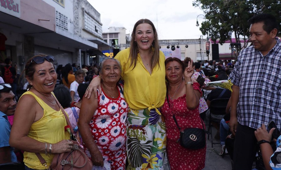 Cecilia Patrón festeja a las madres de Mérida en el parque Eulogio ...